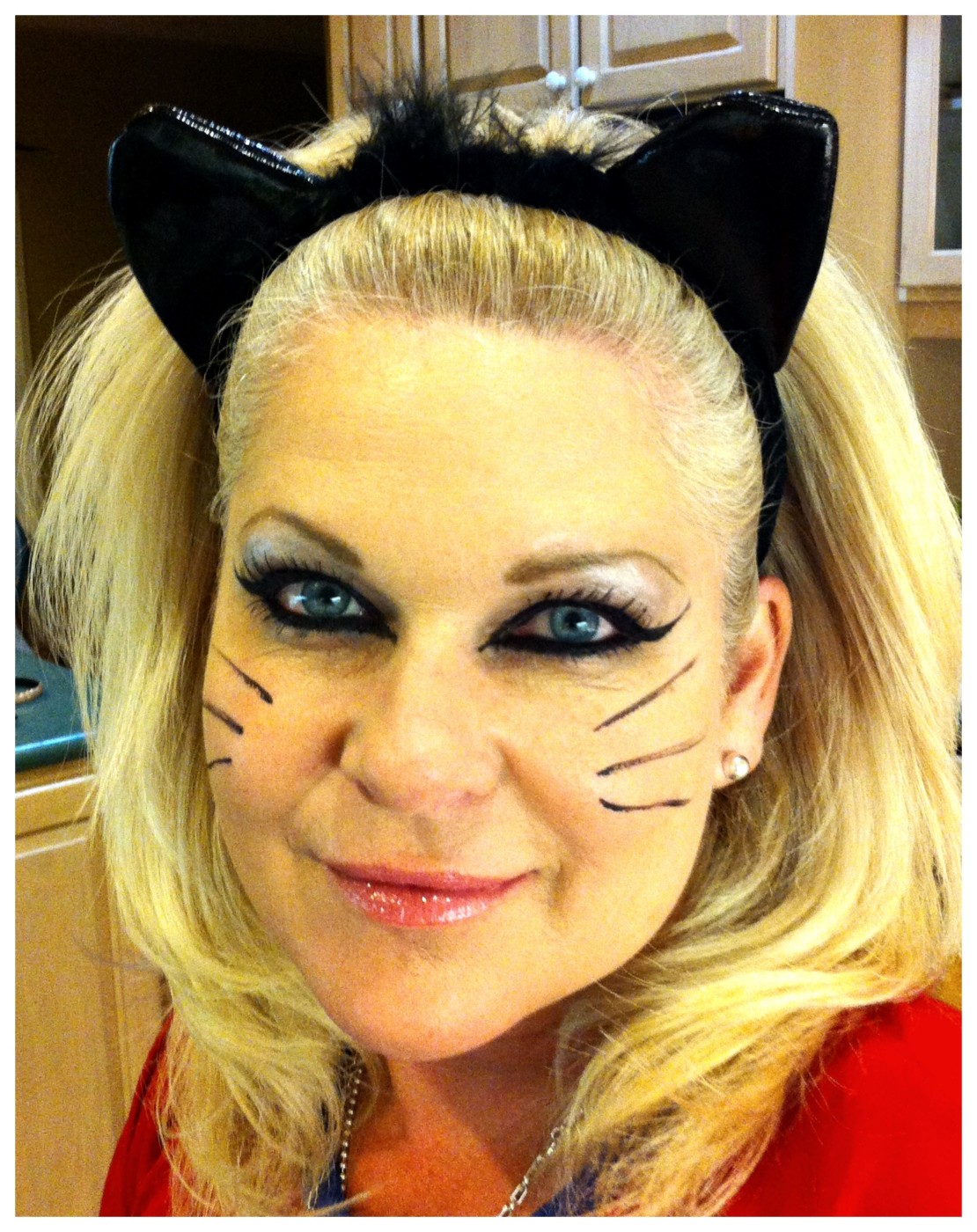 THE LOOK – HALLOWEEN: Sexy Cat Eyes Halloween Makeup - A Dash of Dee