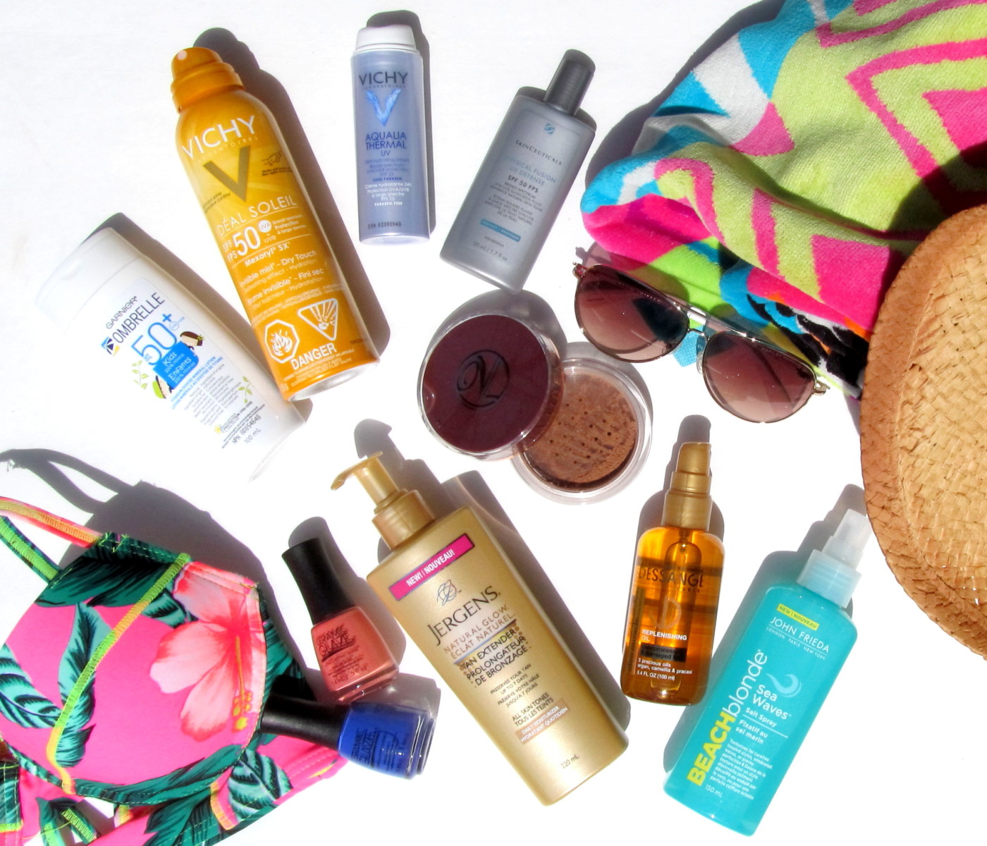 Beach Bum Essentials | What To Pack For A Day At The Beach - A Dash of Dee